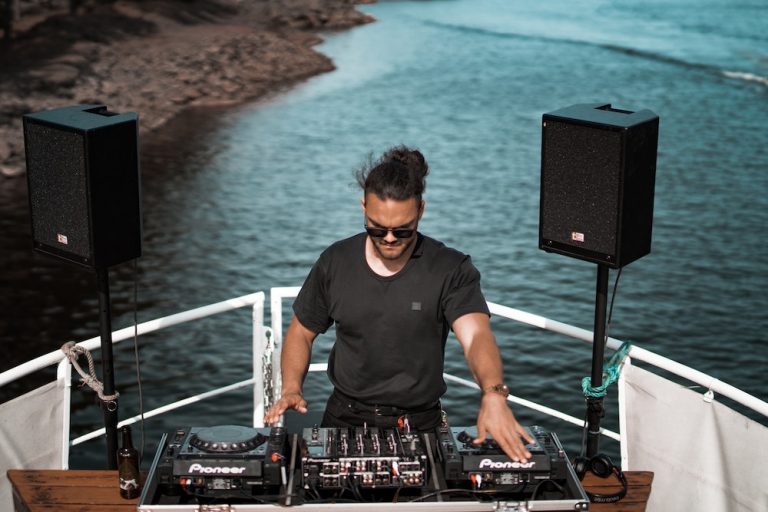 Techno in Valencia; discover the best places - Suspanish Blog